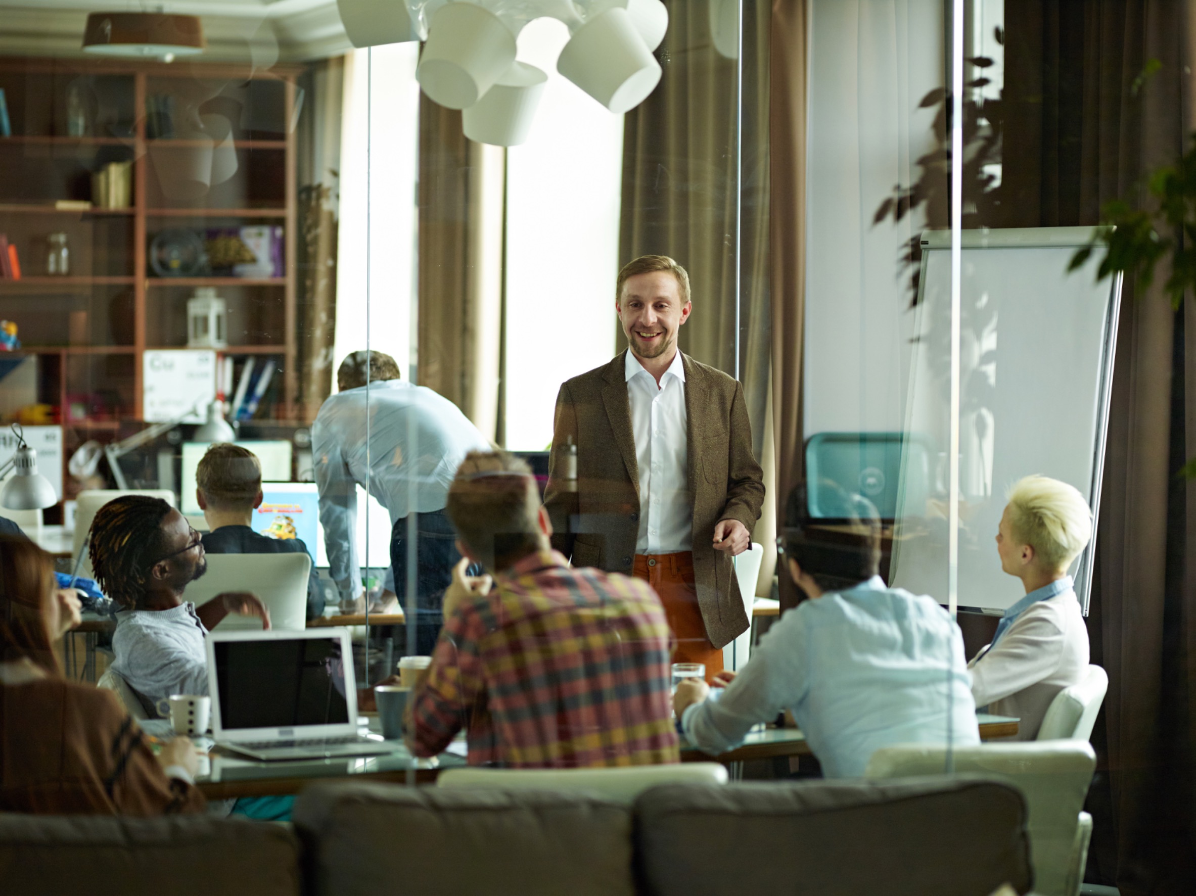 How to Recognize the Power Dynamics in the Room | True You Journal